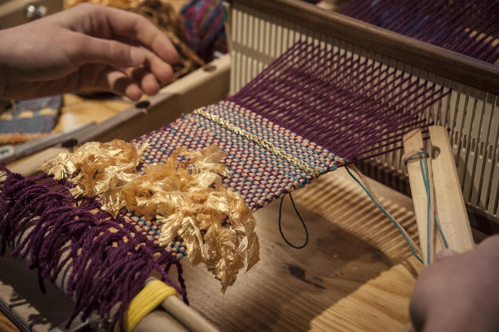 ateliers « Faire soi-même » : découverte du tissage avec Sylvie - May'PAC